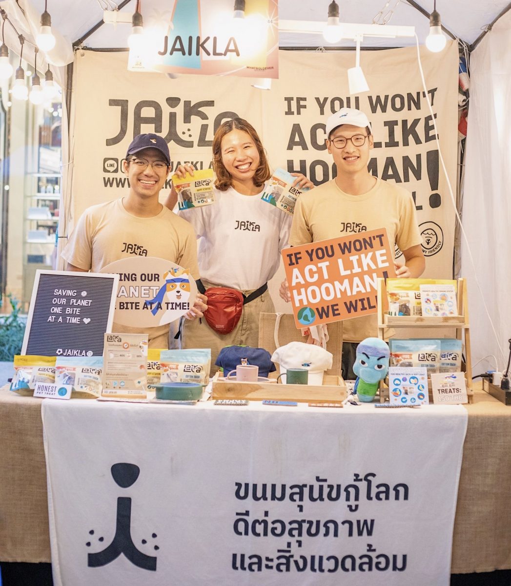 อาหารสัตว์เลี้ยง ที่มีโปรตีนจากแมลง ช่วยกู้โลกของเราได้อย่างไร - บ้านและสวน